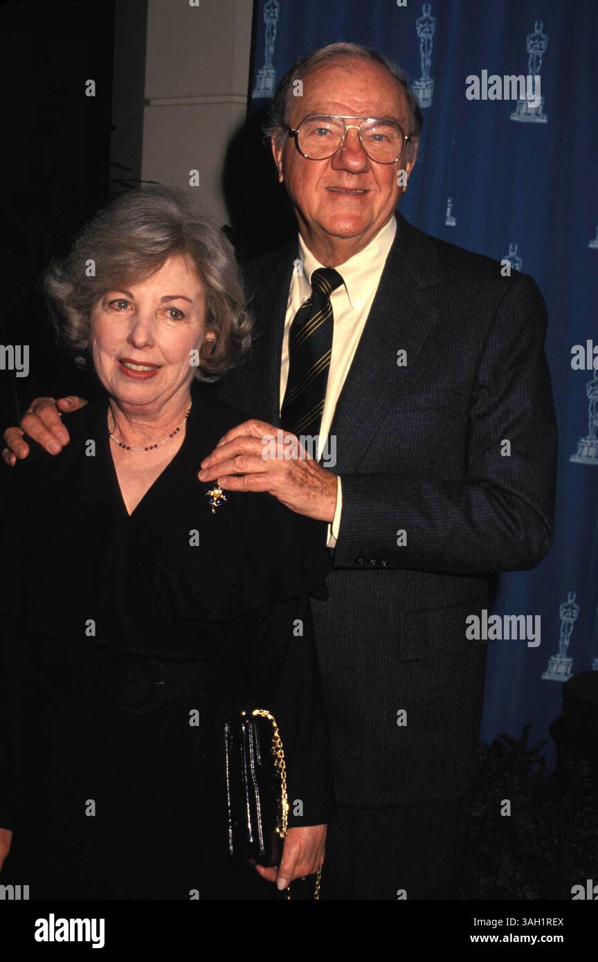 KARLMALDENRETRO KARL MALDEN AND WIFE MONA 16784 PHOTO BY PHIL ROACH ...