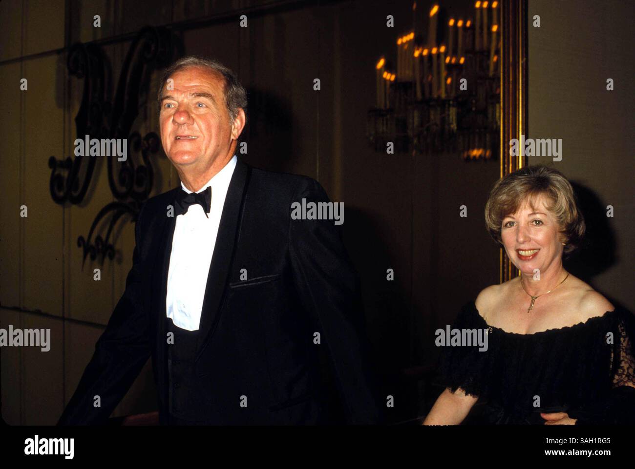 KARLMALDENRETRO KARL MALDEN AND WIFE MONA 11271 PHOTO BY PHIL ROACH ...