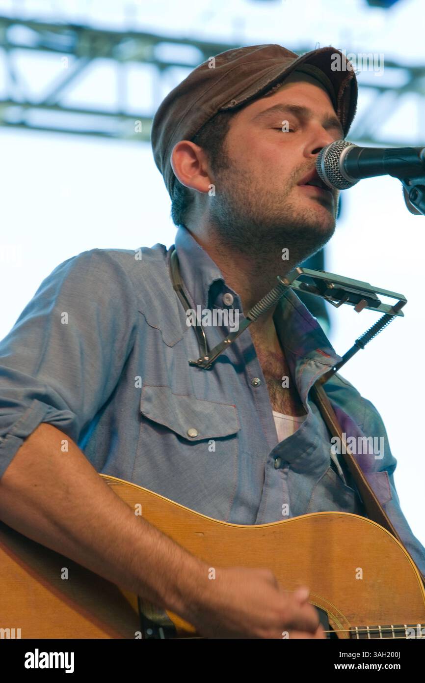 Gregory alan isakov singer hi-res stock photography and images - Alamy