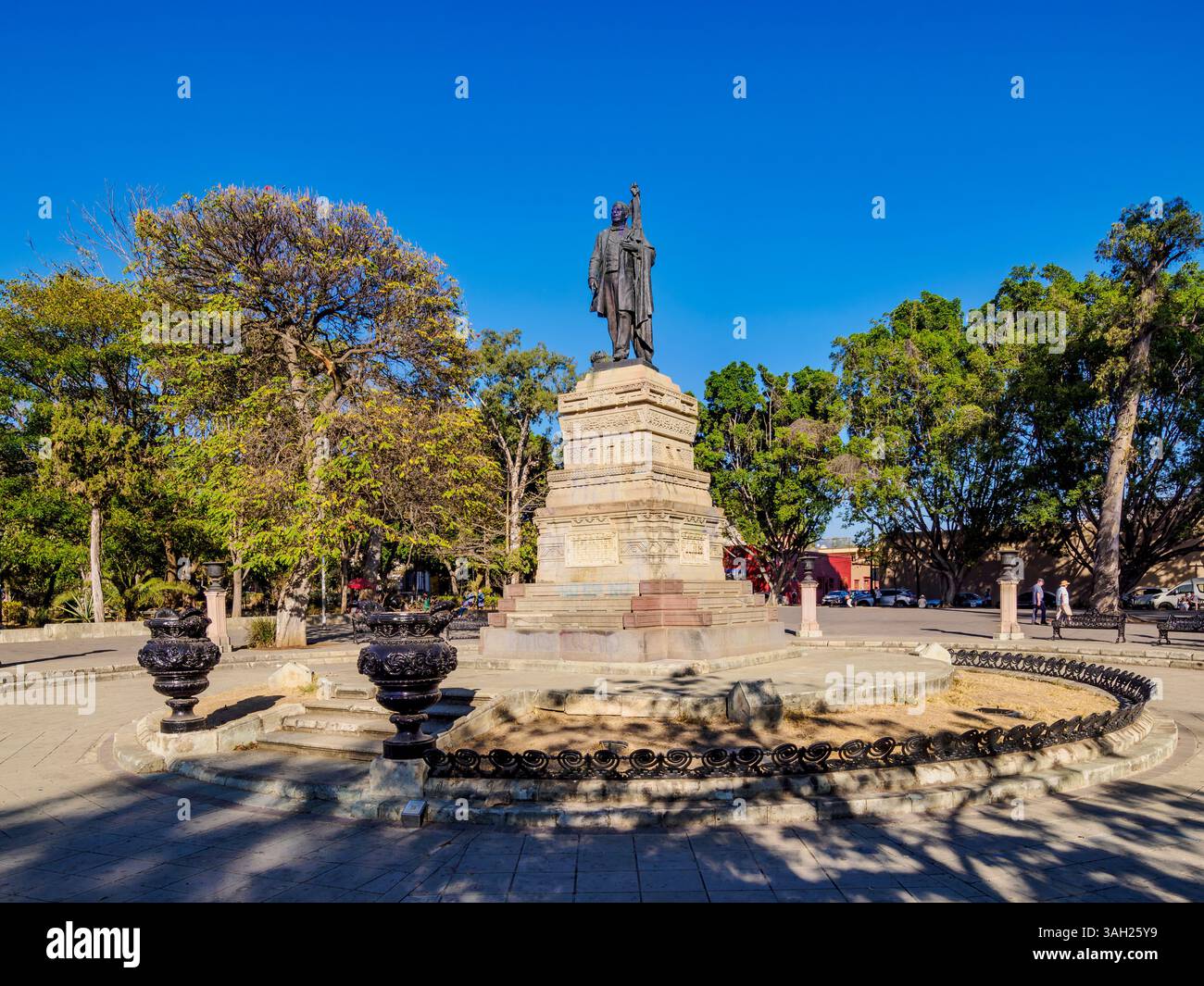 Monument to Don Benito Juarez Garcia, El Llano Park, Oaxaca de Juarez ...