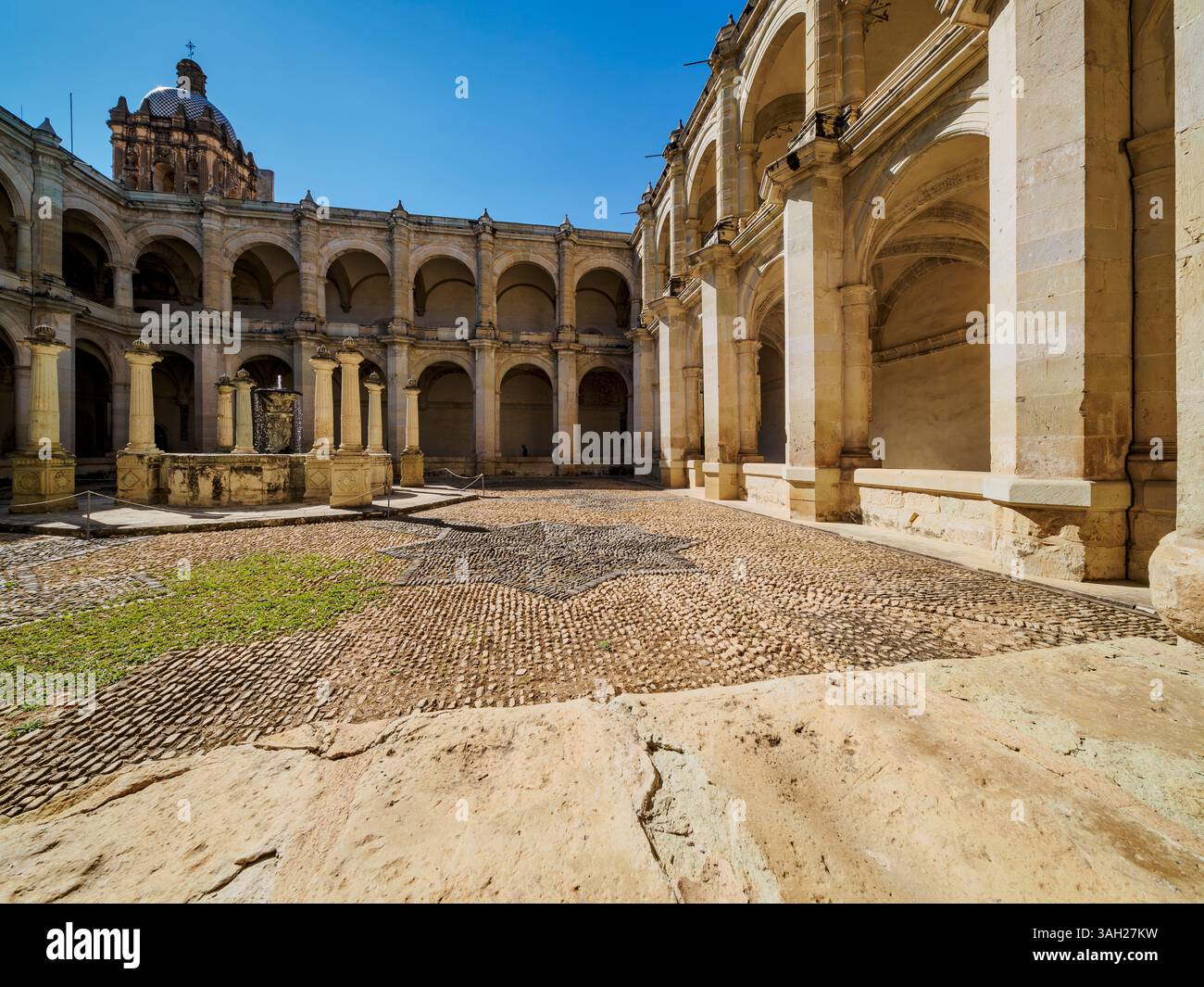 Cloister at the Convent of Santo Domingo de Guzman, Oaxaca de Juarez ...