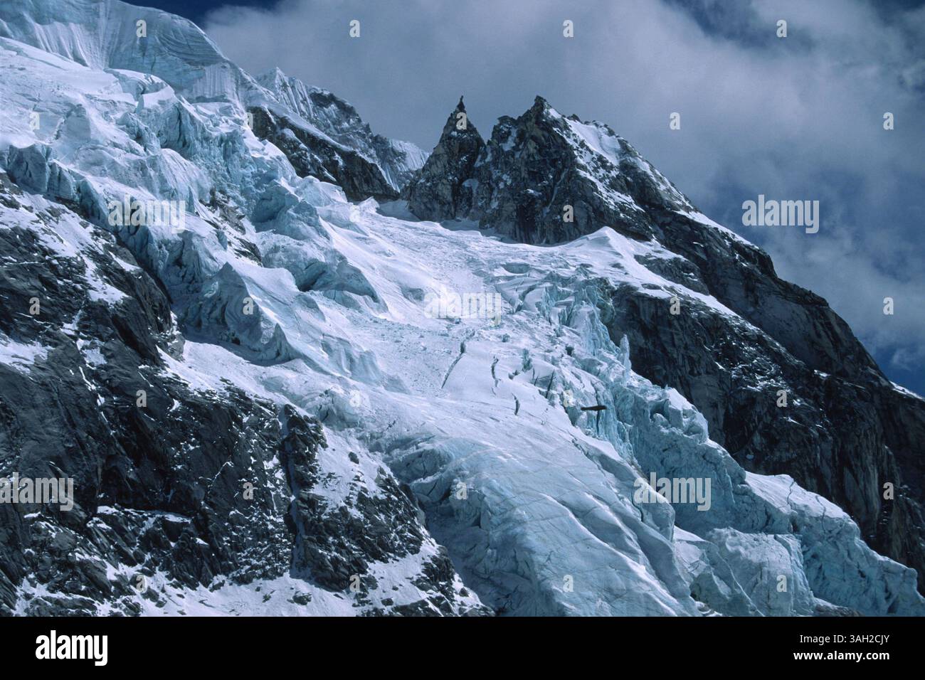 May 22, 2000 - Mount Everest, Nepal - View of the south side of Everest ...