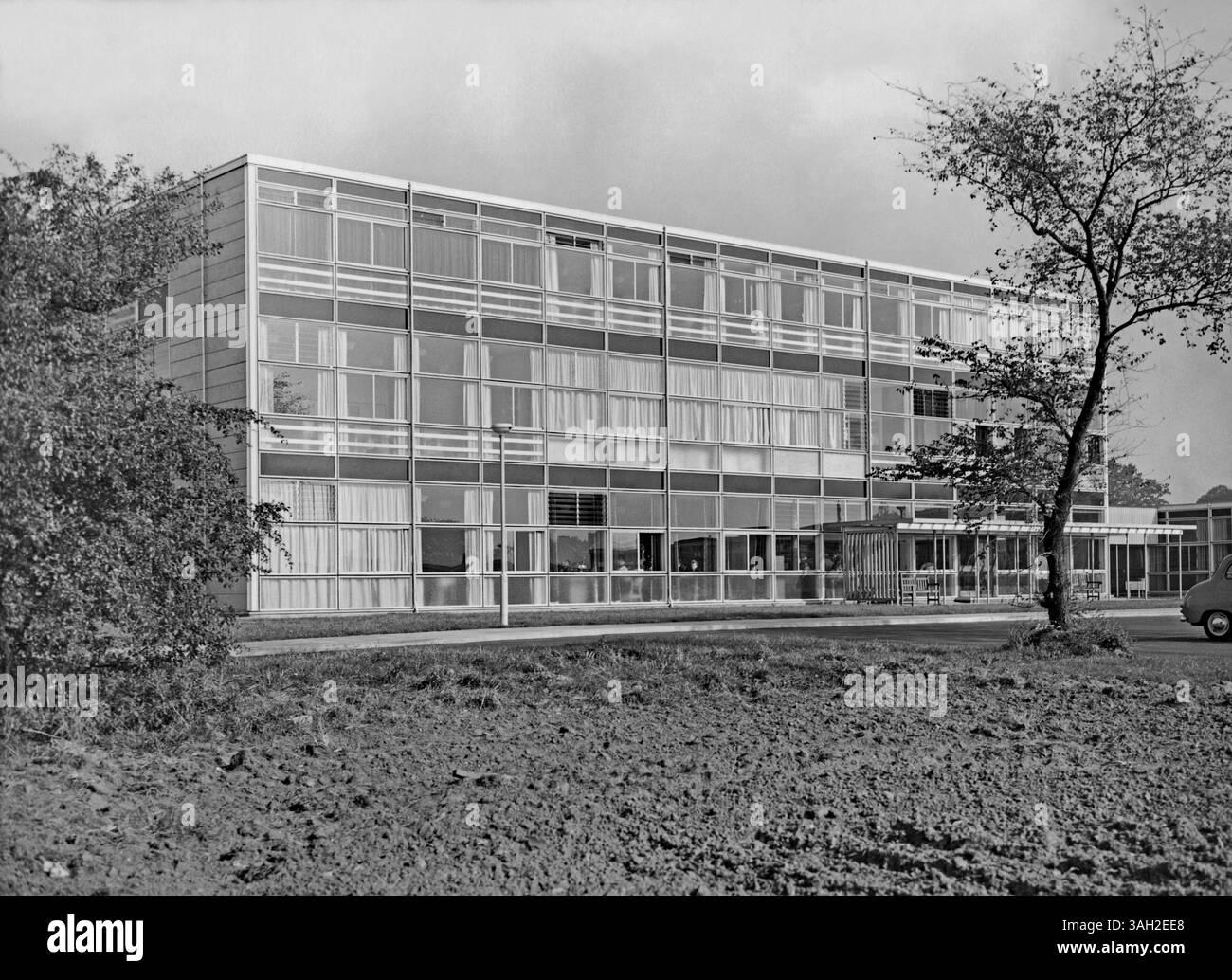 Secondary modern school 1960s uk hi-res stock photography and images ...