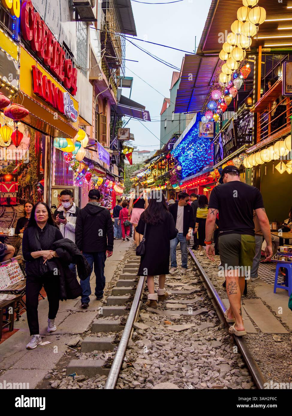 Train streethanoi hi-res stock photography and images - Alamy