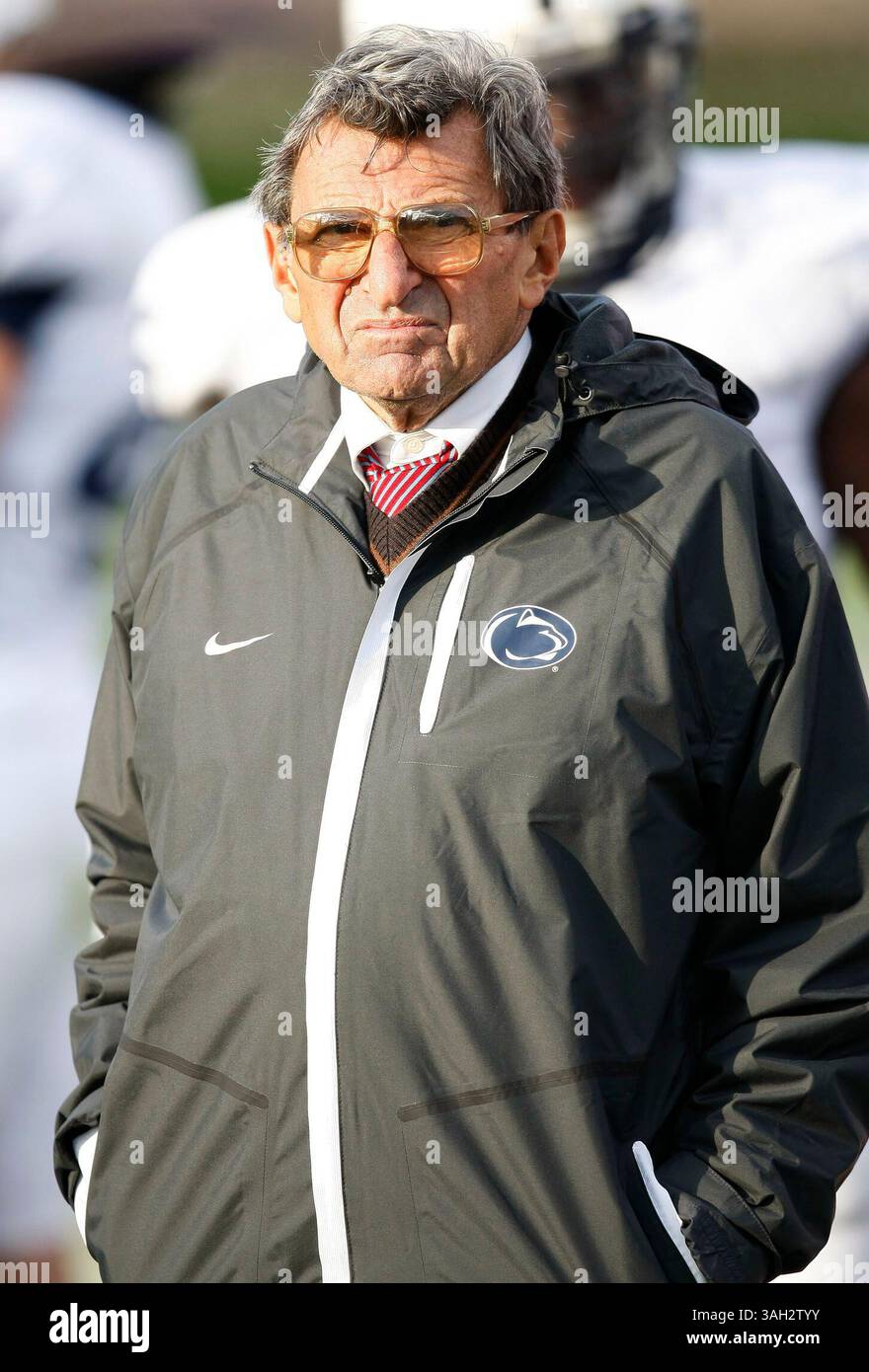 Joe paterno coach hi-res stock photography and images - Alamy