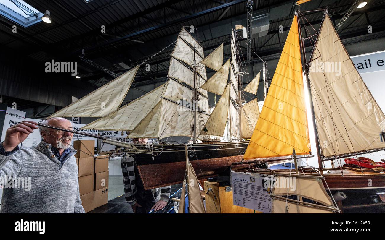 Dortmund, Germany. 09th Apr, 2025. The model of an English "tea clipper ...