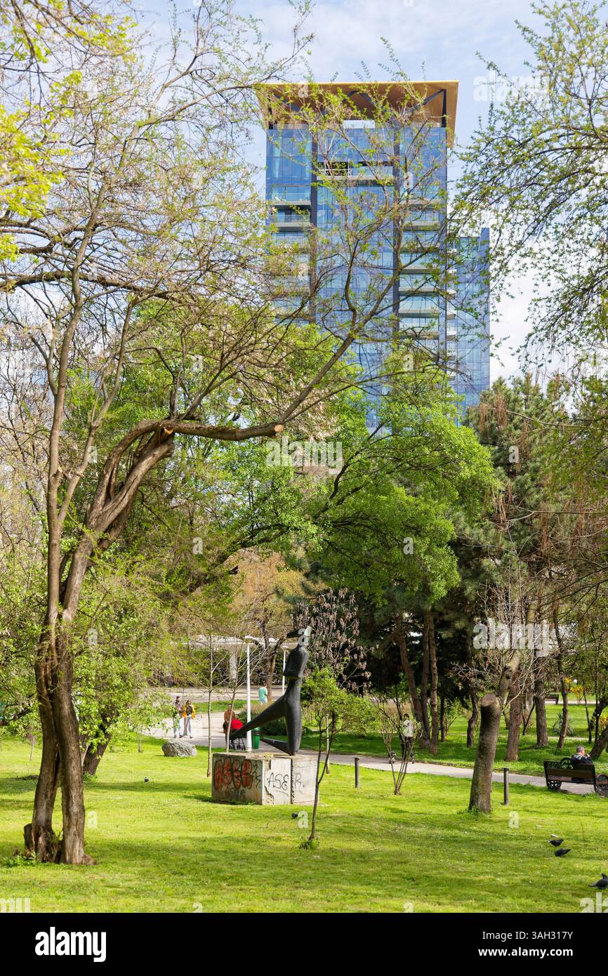 Picturesque spring city landscape from the Floreascoa park / parcul ...