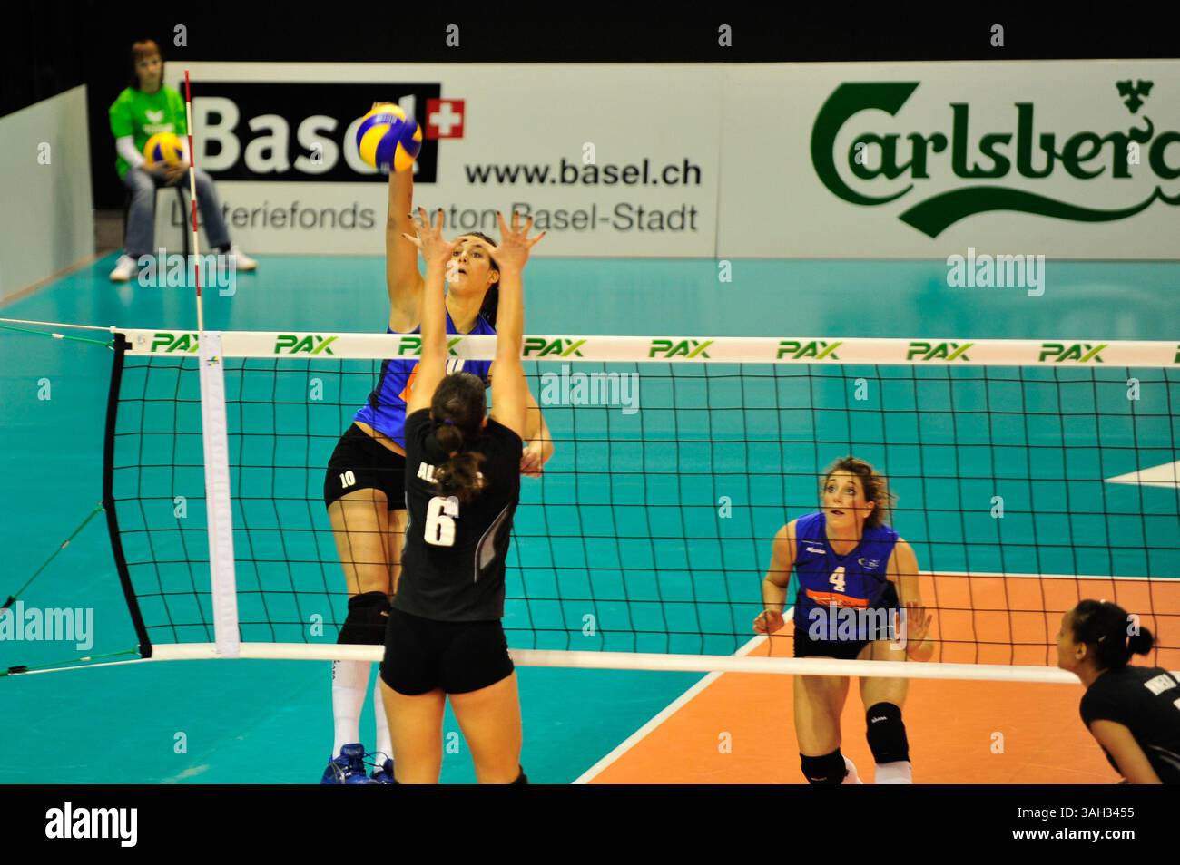 Robin de kruif hi-res stock photography and images - Alamy