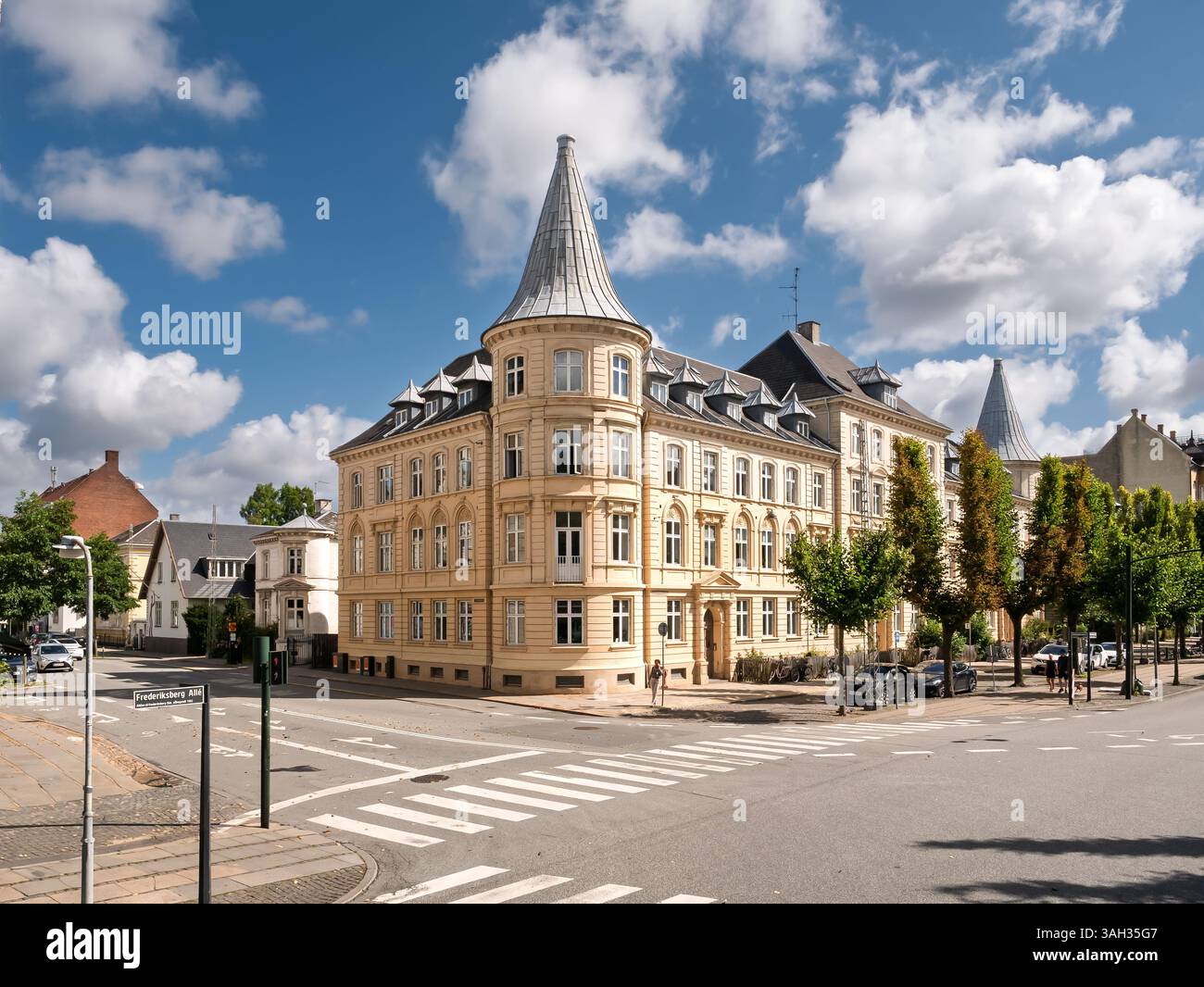 Intersection of Frederiksberg Alle and Alhambravej with residential ...