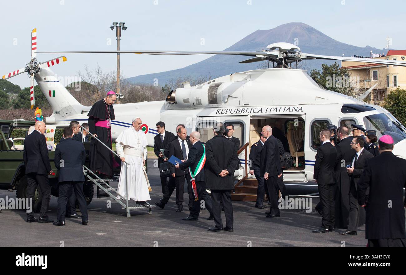 March 21, 2015 - Pompei, Italy - POPE FRANCIS arrives in helicopter at ...