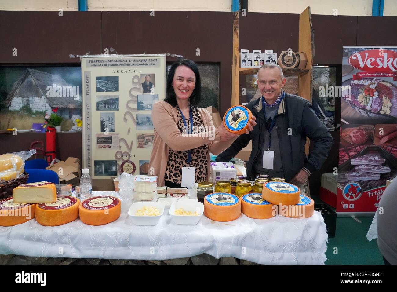 (250409) -- MOSTAR, April 9, 2025 (Xinhua) -- Exhibitors showcase ...