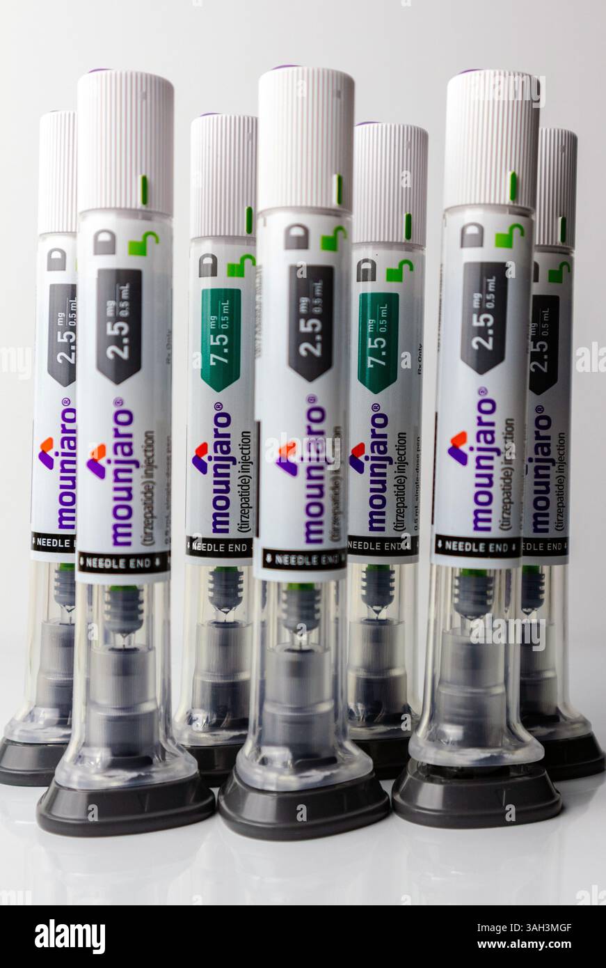 Mounjaro pen hi-res stock photography and images - Alamy