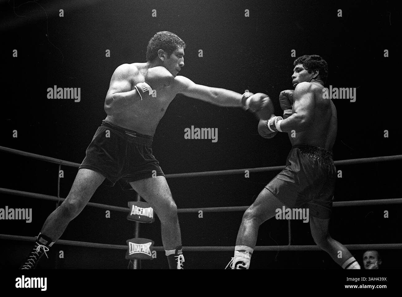 Argentine professional boxers Víctor Galíndez (left9 and Jorge Ahumada ...