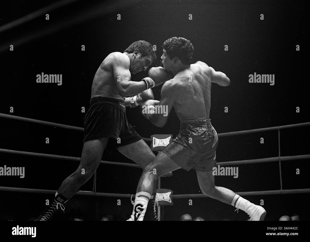 Argentine professional boxers Víctor Galíndez (left9 and Jorge Ahumada ...