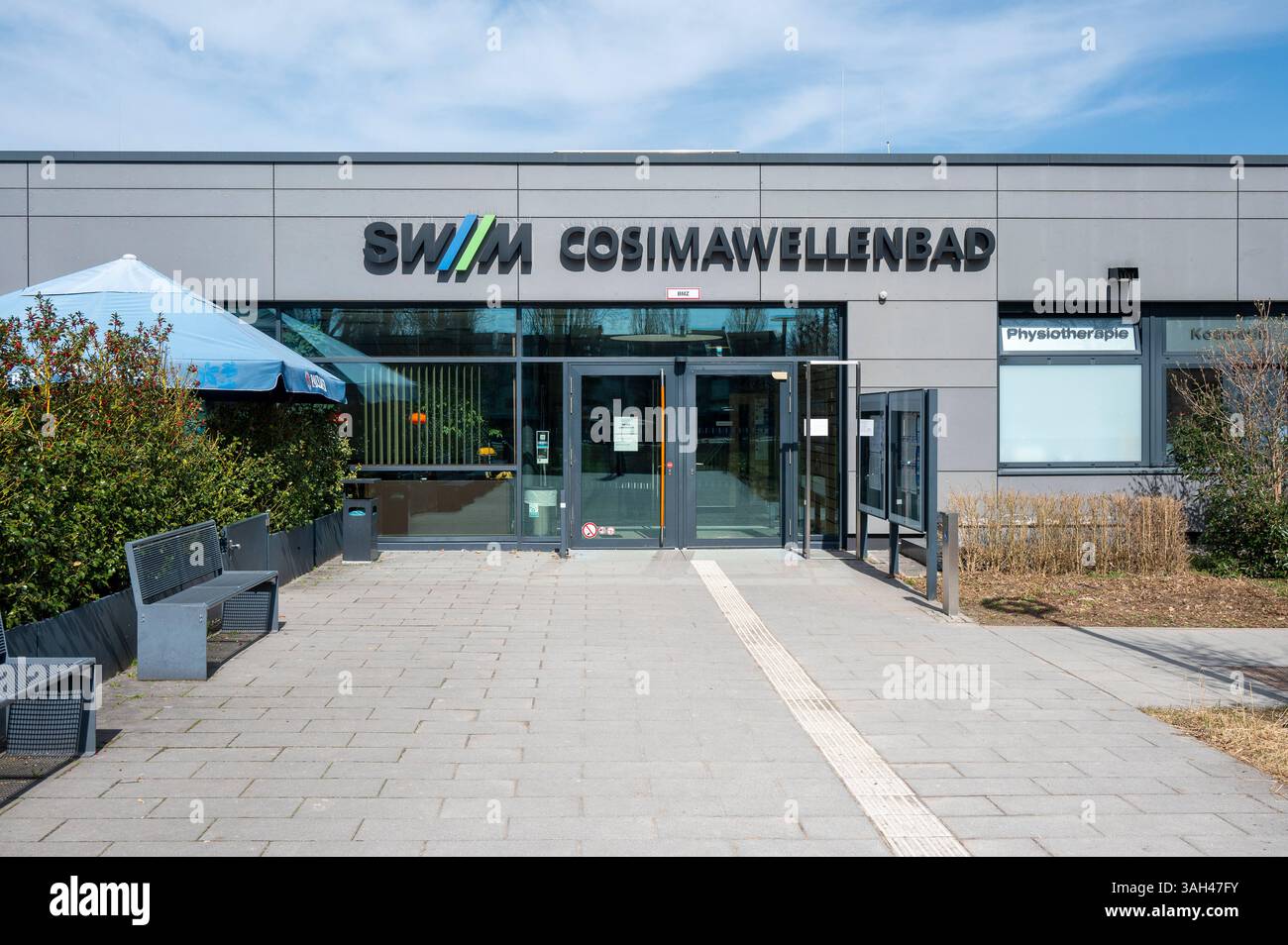 Muenchen, Bogenhausen, Eingang zum Cosimabad *** Munich, Bogenhausen ...