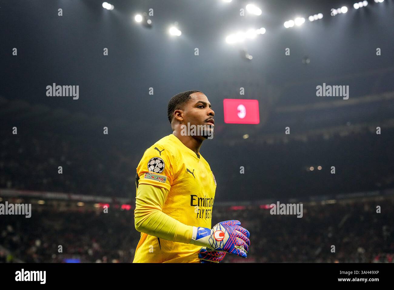 Milano, Italia. 11th Dec, 2024. AC Milan's goalkeeper Mike Maignan ...
