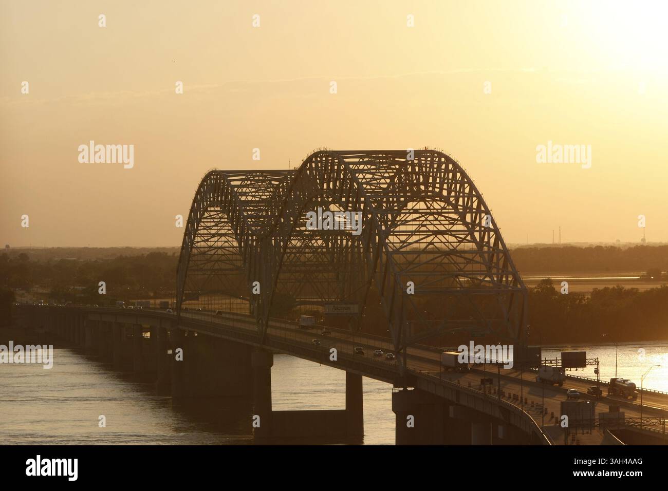 April 29, 2015 - Memphis, Tennessee, USA - The Hernando De Soto Bridge ...