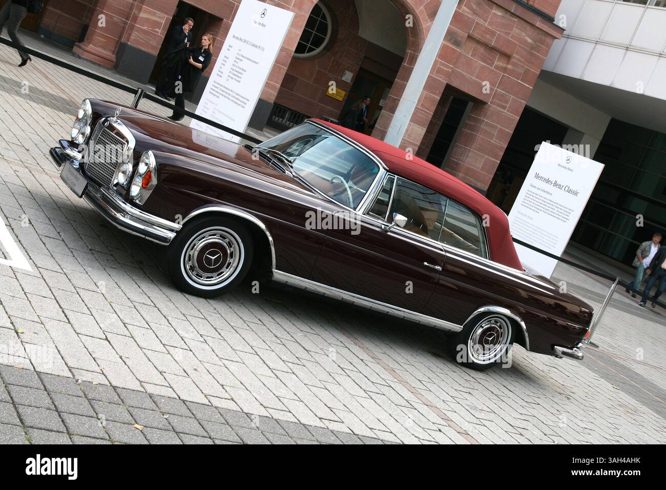 1950s vintage classic maroon mercedes benz type 280 SE Stock Photo - Alamy