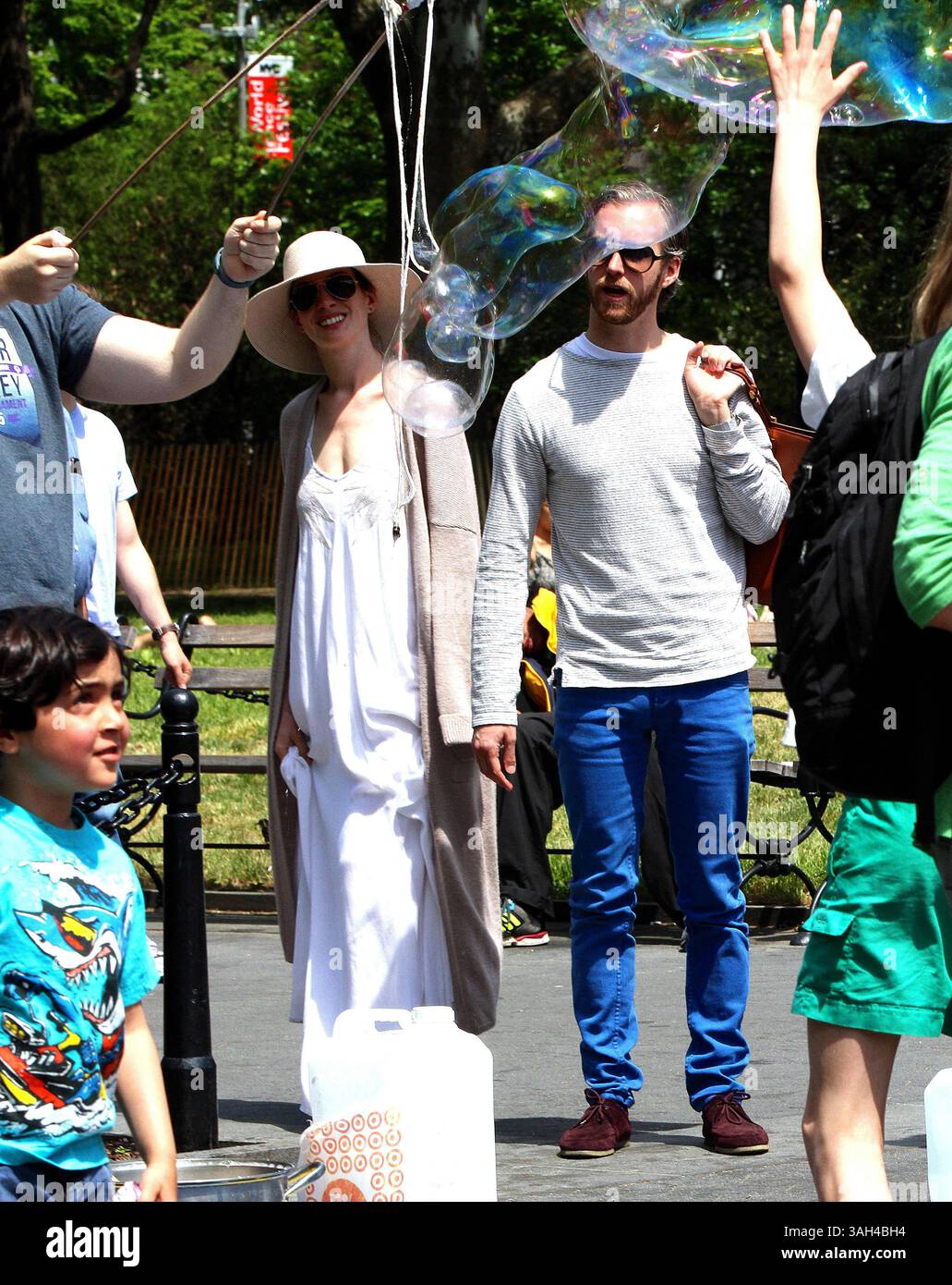 May 24, 2015 - New York City, NY, USA - Actress Anne Hathaway and her ...