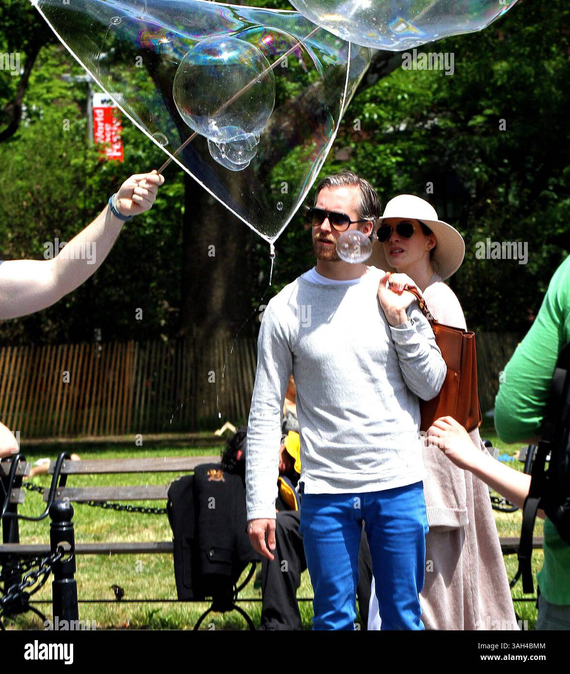 May 24, 2015 - New York City, NY, USA - Actress Anne Hathaway and her ...