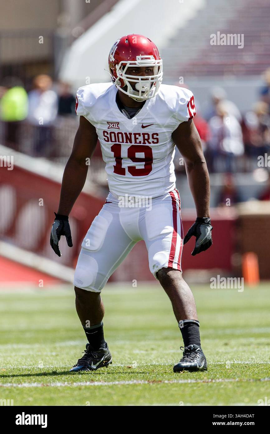April 11, 2105: Oklahoma Sooners linebacker Eric Striker (19) during ...