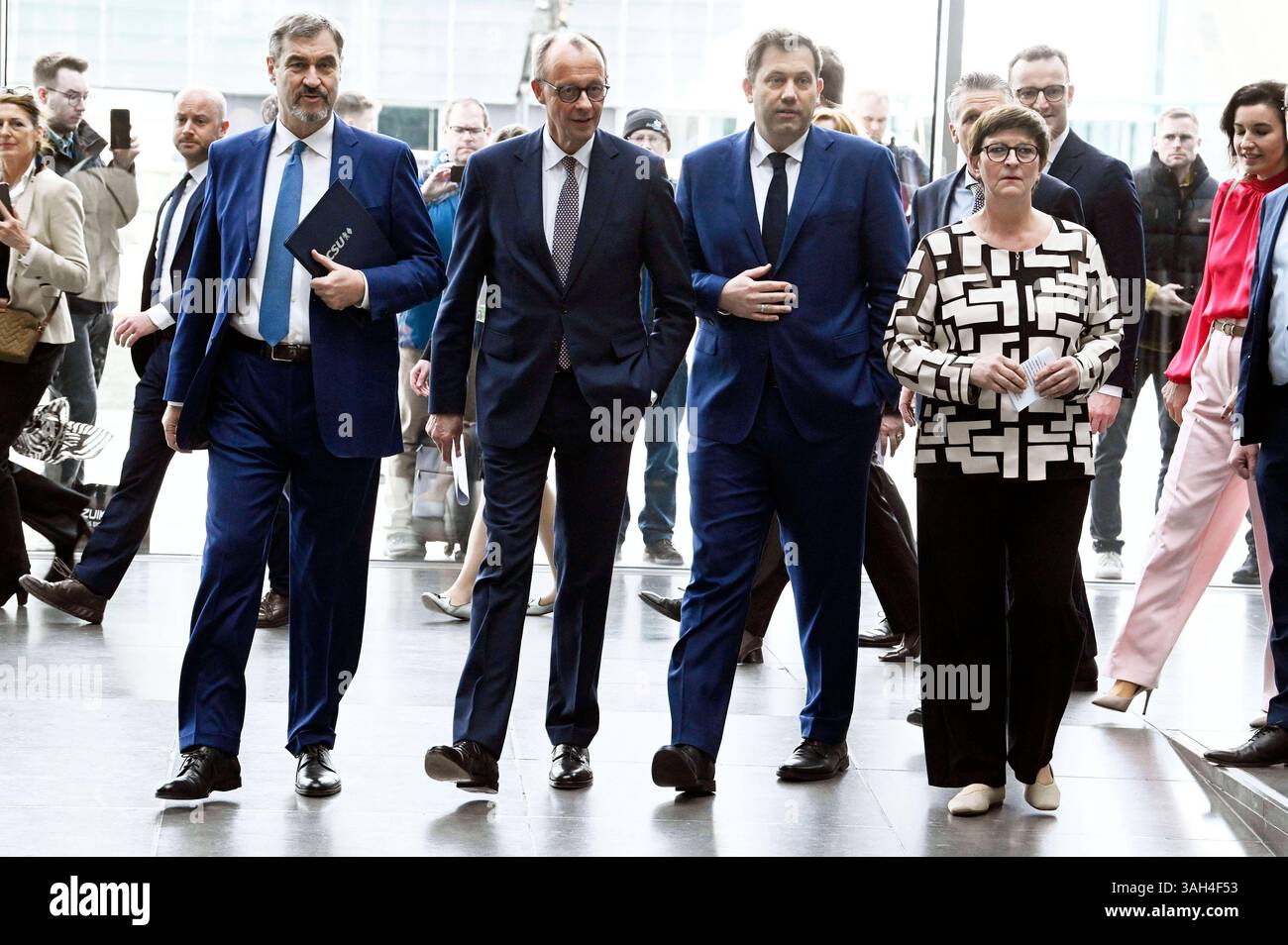 Markus Söder, Friedrich Merz, Lars Klingbeil und Saskia Esken bei der ...