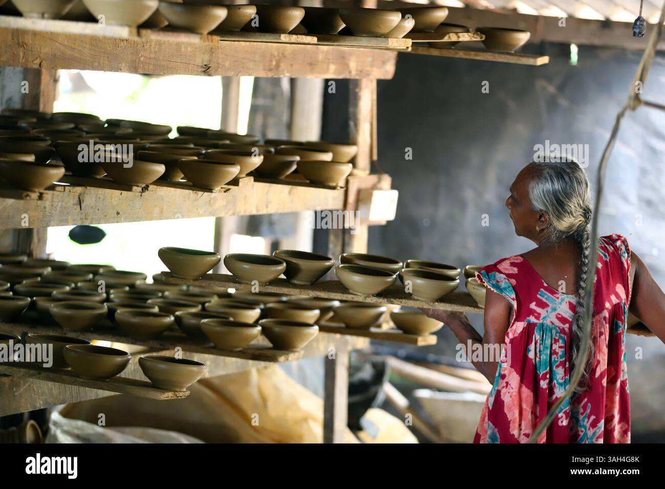 Colombo, Sri Lanka. 9th Apr, 2025. A potter carries clay pots made for ...
