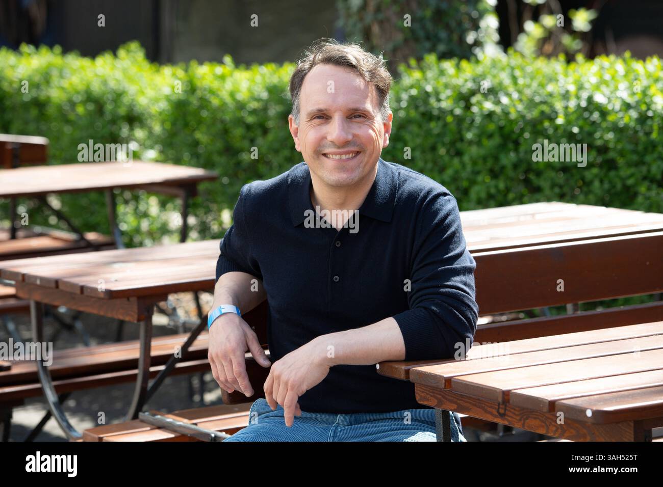 Schauspieler Stefko HANUSHEVSKY spielt die Rolle des Carsten Heinrich ...