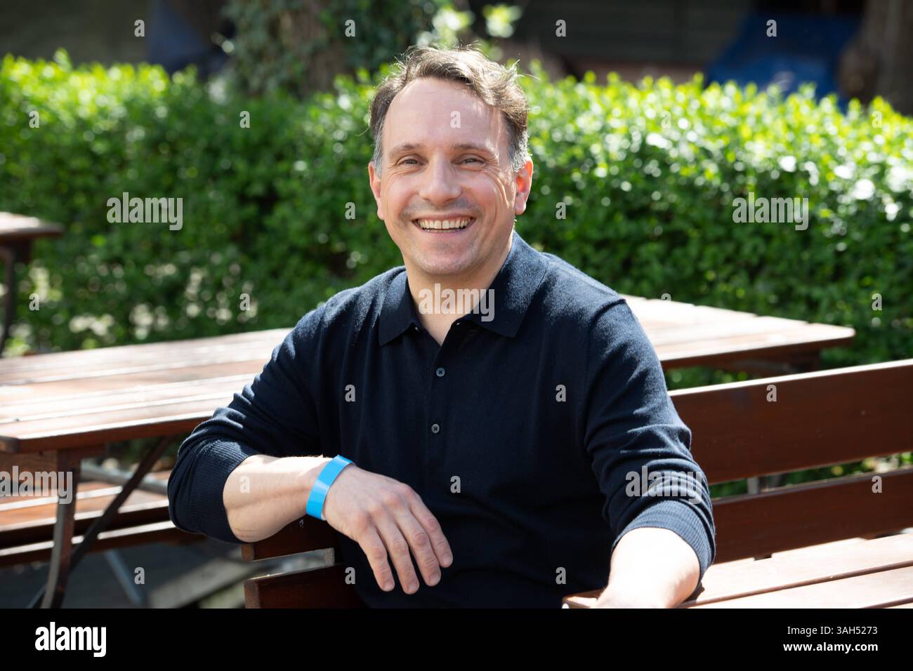 Schauspieler Stefko HANUSHEVSKY spielt die Rolle des Carsten Heinrich ...