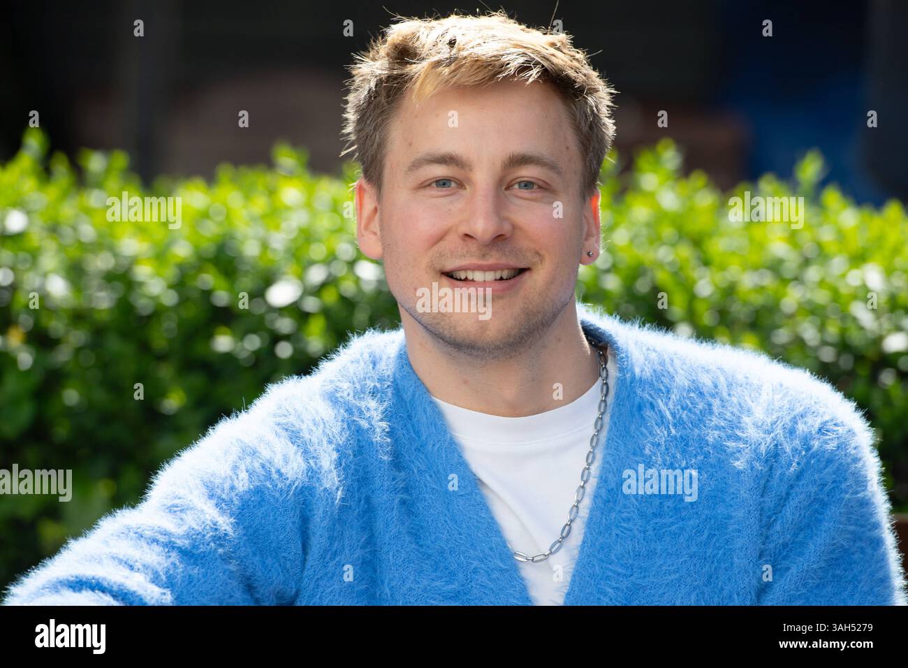 Schauspieler Timmi TRINKS spielt die Rolle des Mark Neumann ...