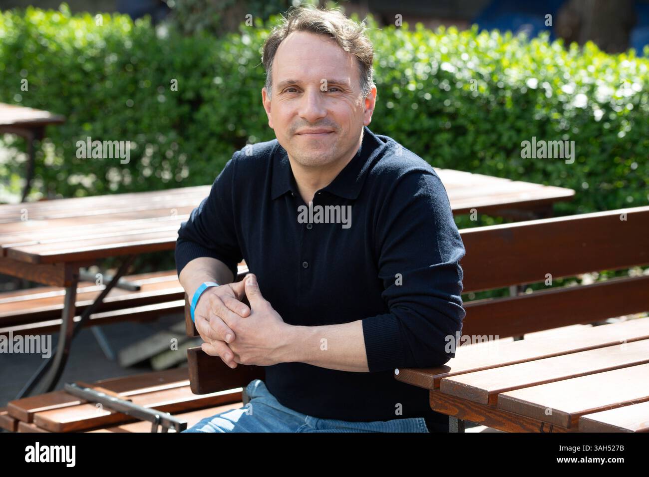 Schauspieler Stefko HANUSHEVSKY spielt die Rolle des Carsten Heinrich ...