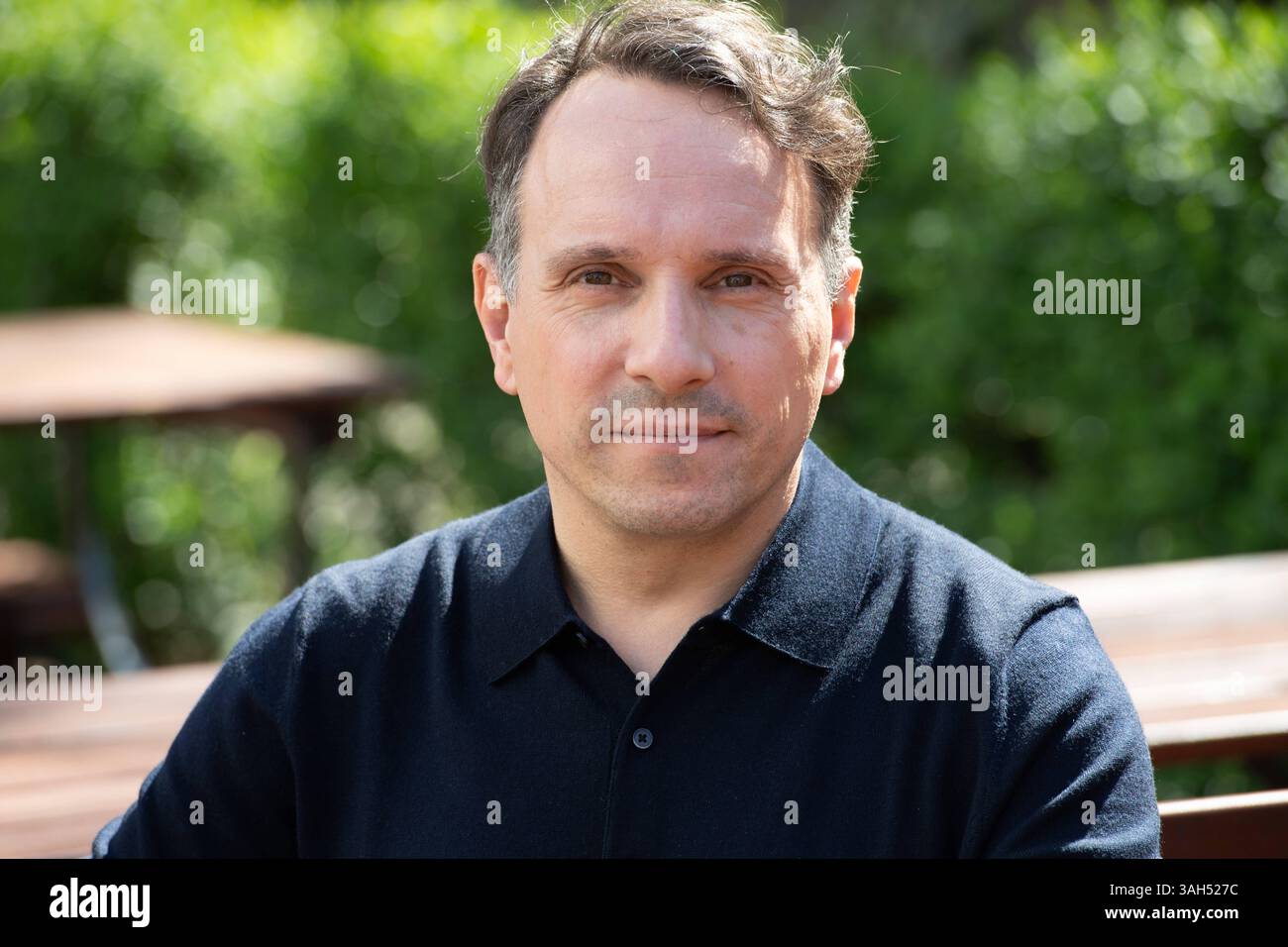 Schauspieler Stefko HANUSHEVSKY spielt die Rolle des Carsten Heinrich ...