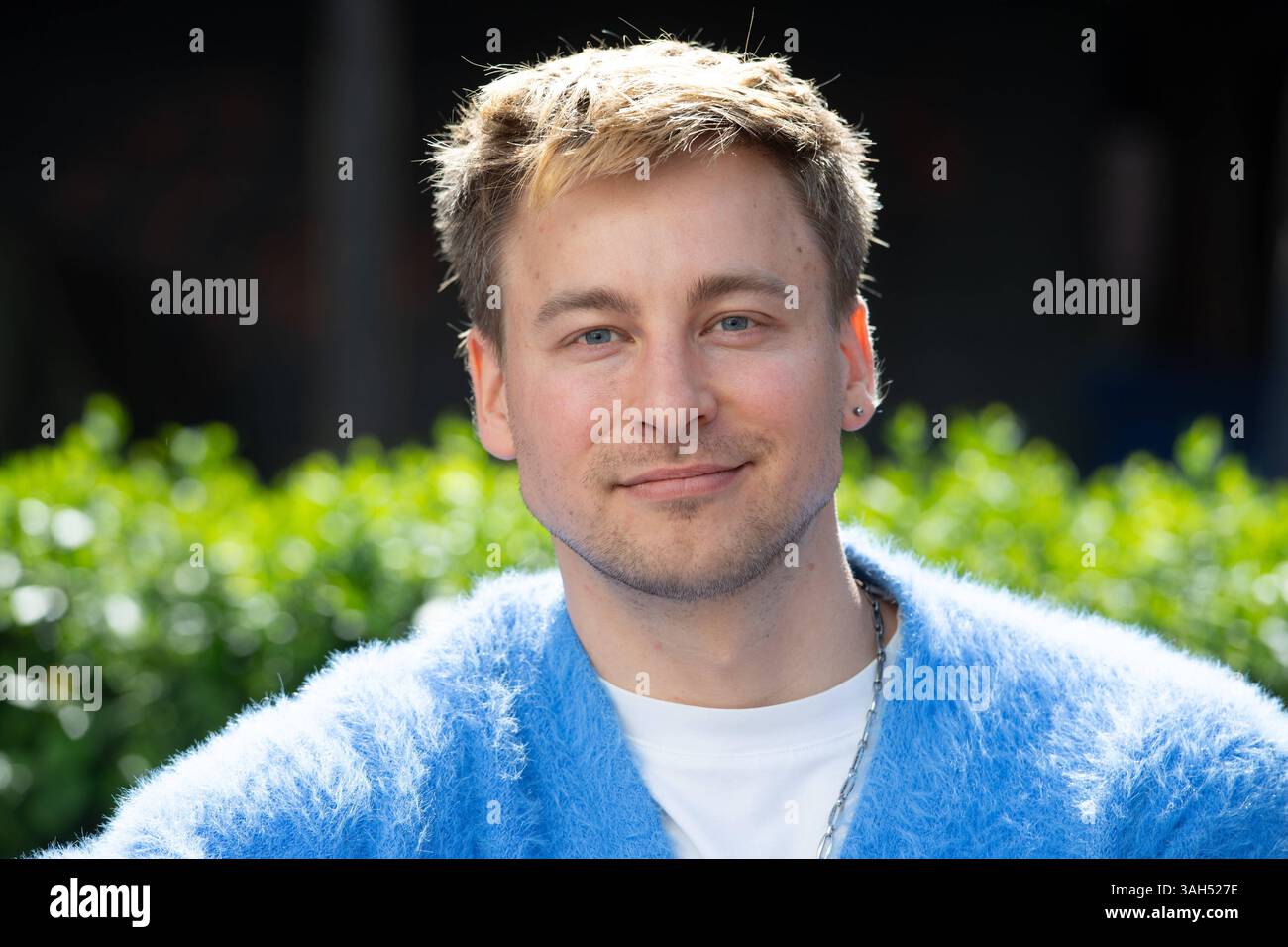 Schauspieler Timmi TRINKS spielt die Rolle des Mark Neumann ...