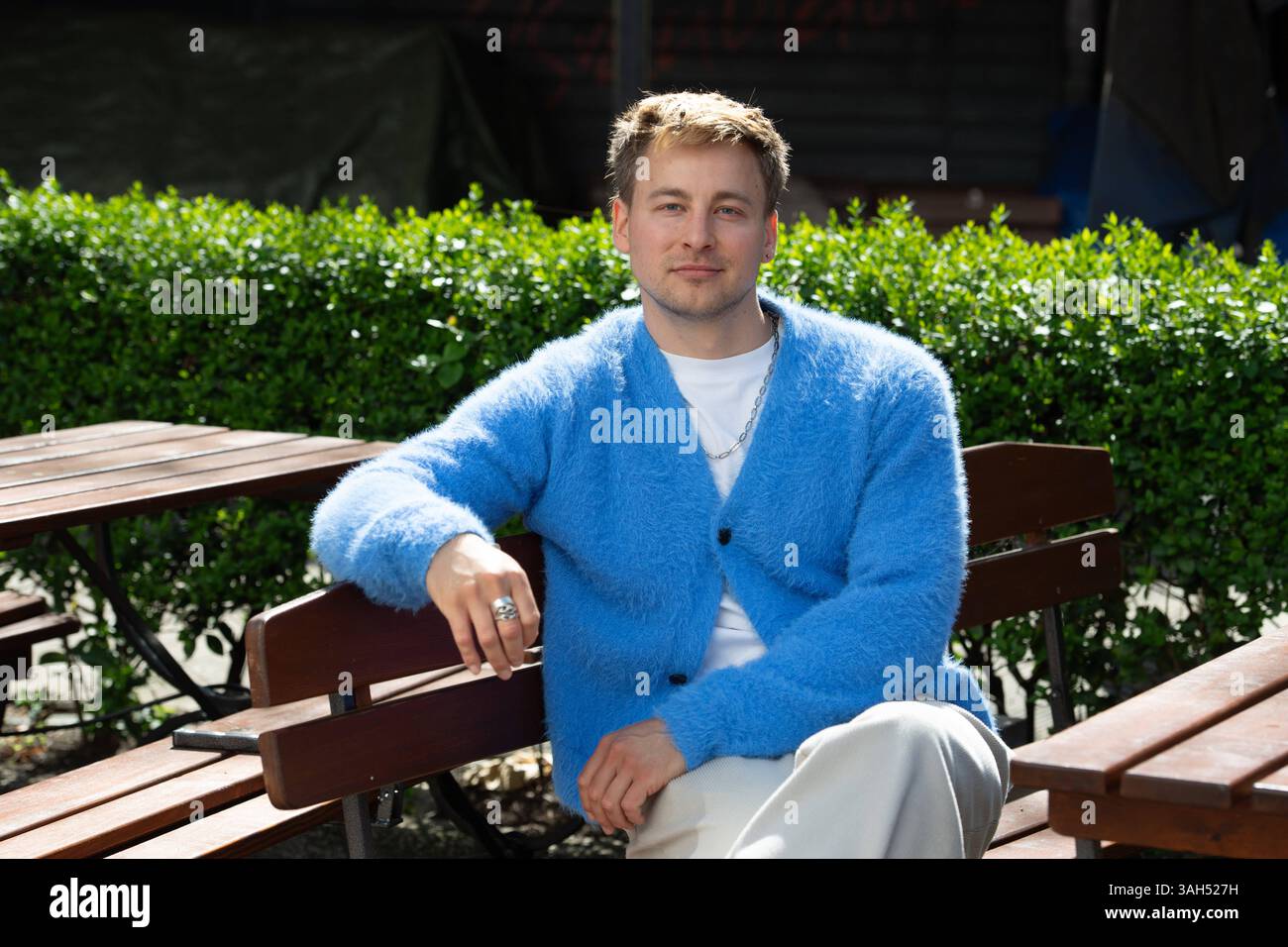 Schauspieler Timmi TRINKS spielt die Rolle des Mark Neumann ...