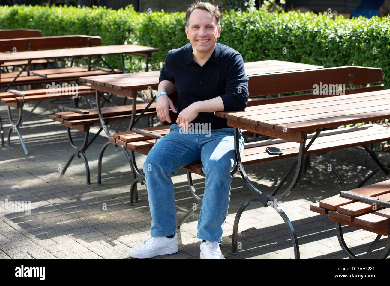 Schauspieler Stefko HANUSHEVSKY spielt die Rolle des Carsten Heinrich ...