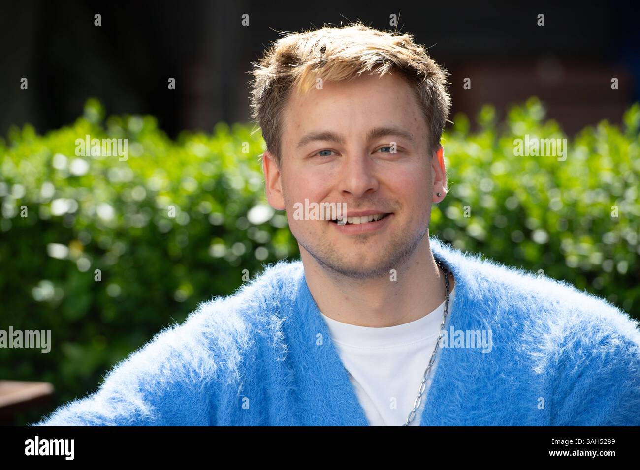 Schauspieler Timmi TRINKS spielt die Rolle des Mark Neumann ...