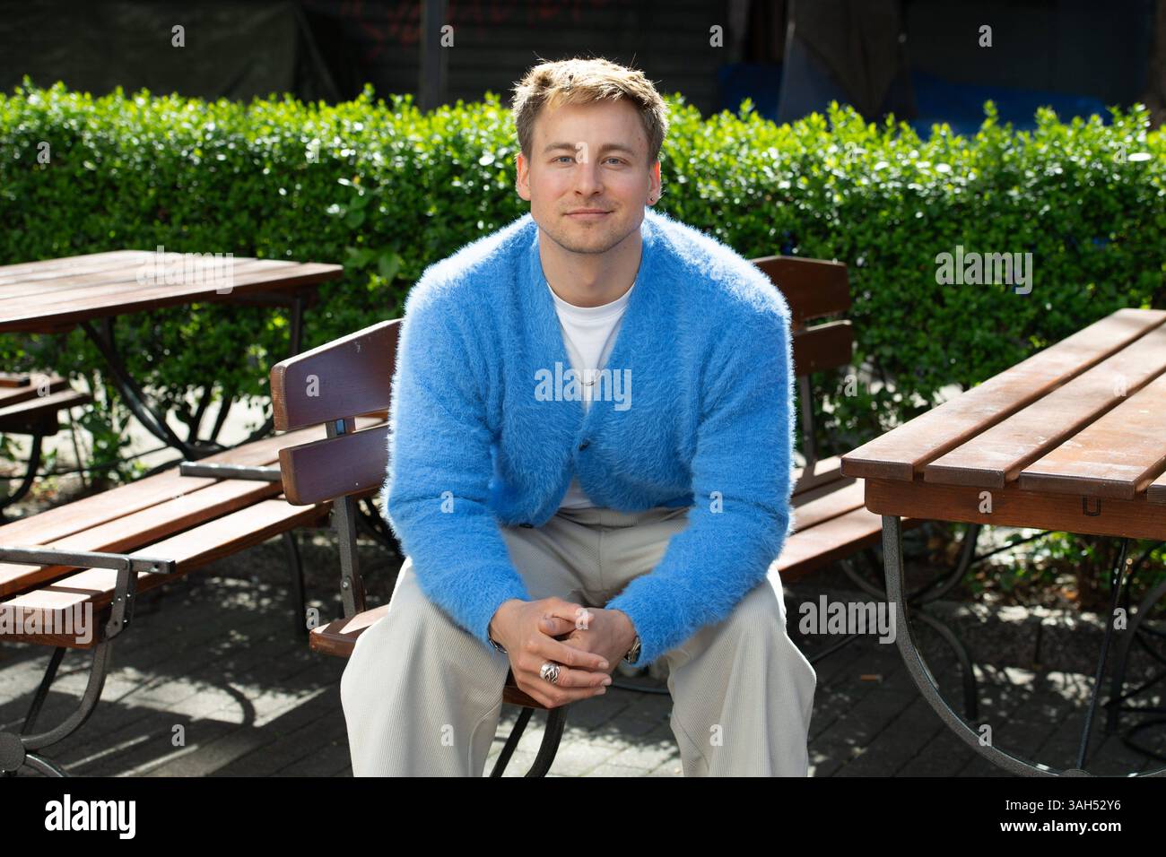 Schauspieler Timmi TRINKS spielt die Rolle des Mark Neumann ...