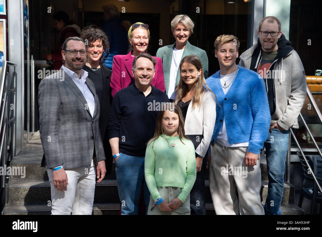 Cast und Crew der Serie Wapo Duisburg, mit Schauspieler Timmi TRINKS ...