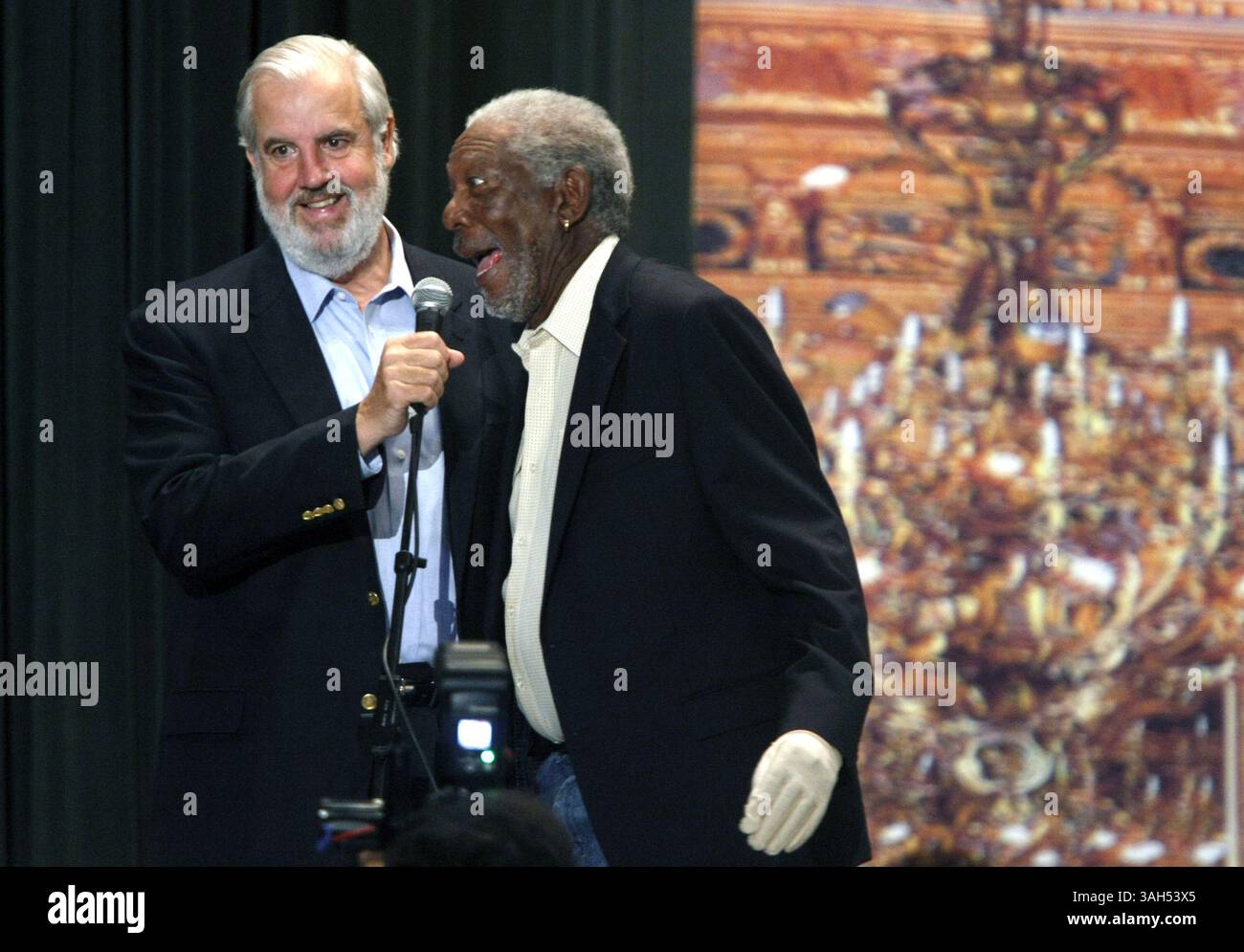 June 6, 2015 - Clarksdale, Mississippi, U.S. - MORGAN FREEMAN receives ...