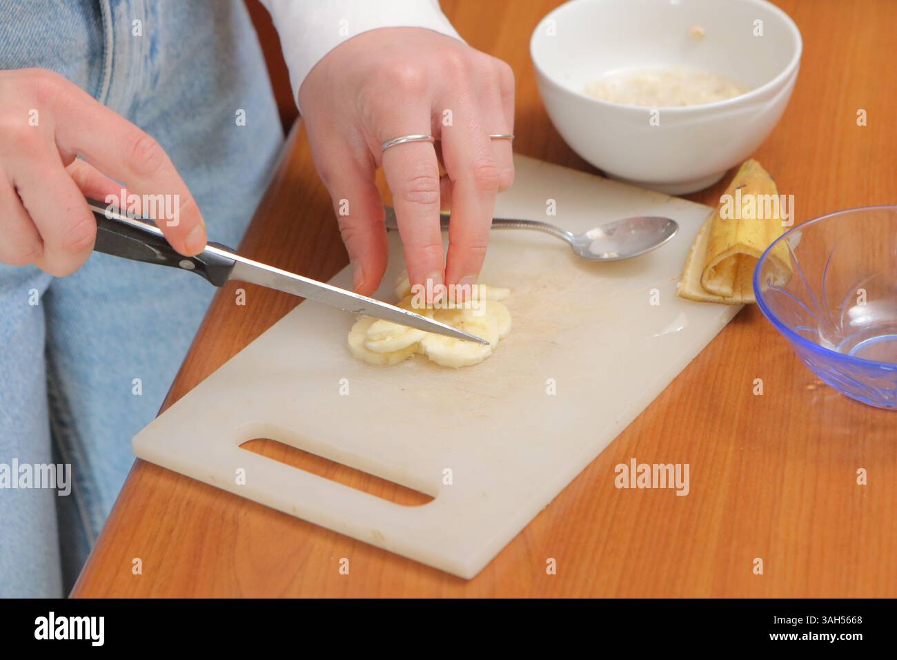 Hands slicing banana on hi-res stock photography and images - Alamy