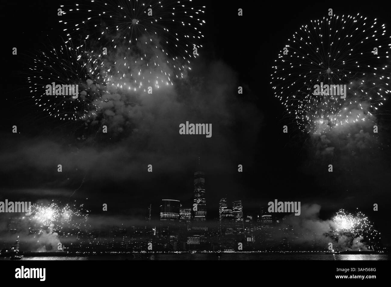 New York Manhattan fireworks. New York Fireworks over Manhattan. New ...