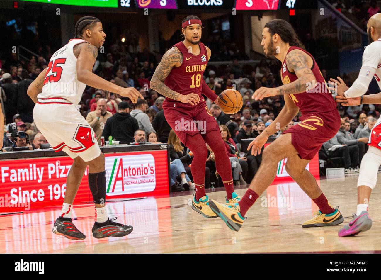 Cleveland Cavaliers' Chuma Okeke (18) moves the ball as Chicago Bulls ...