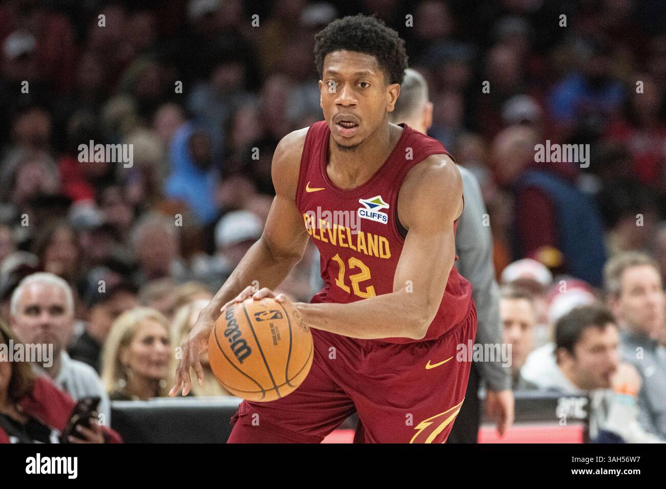 Cleveland Cavaliers' De'Andre Hunter (12) bring the ball up court ...