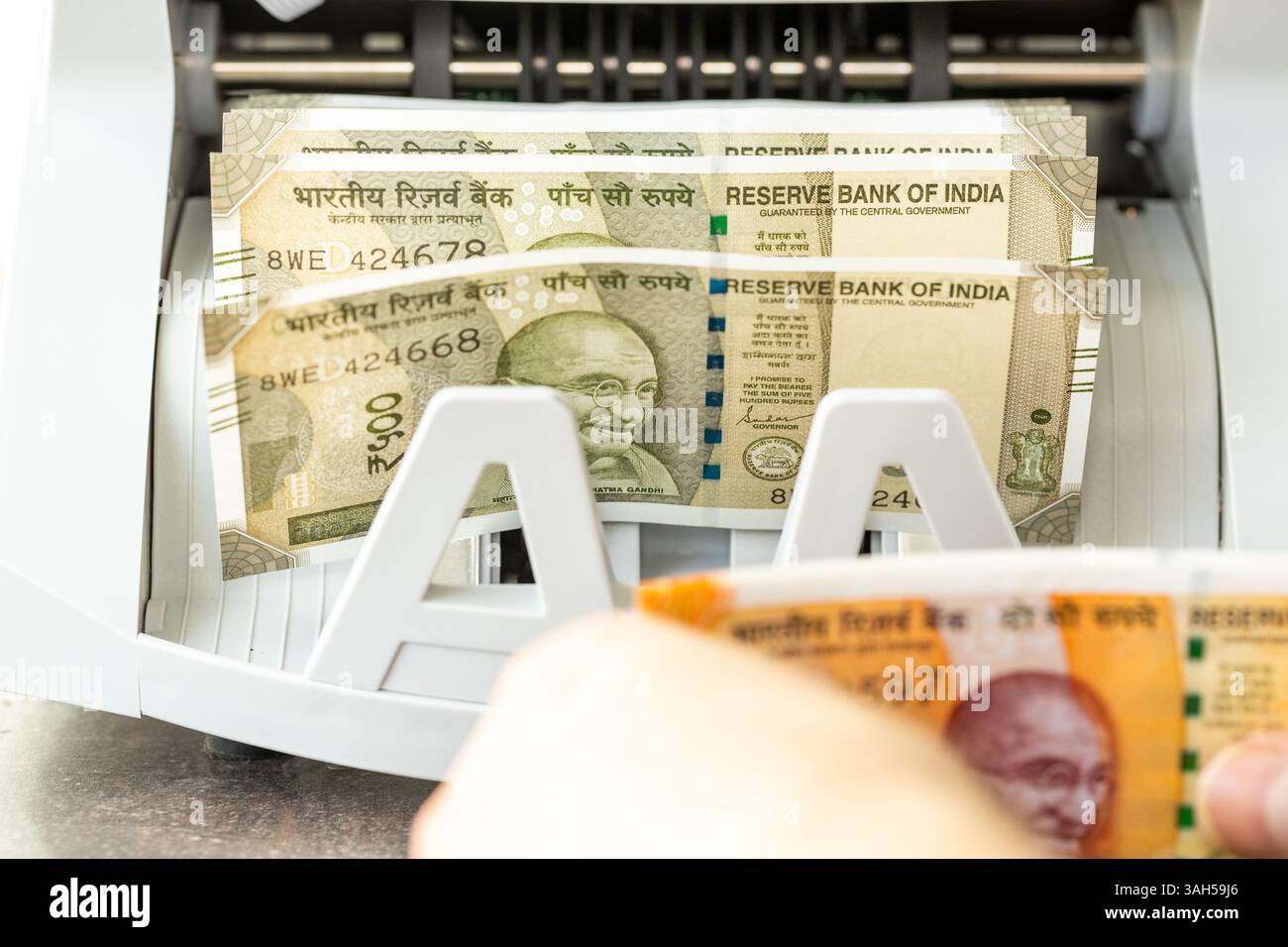 200 rupee note hi-res stock photography and images - Alamy