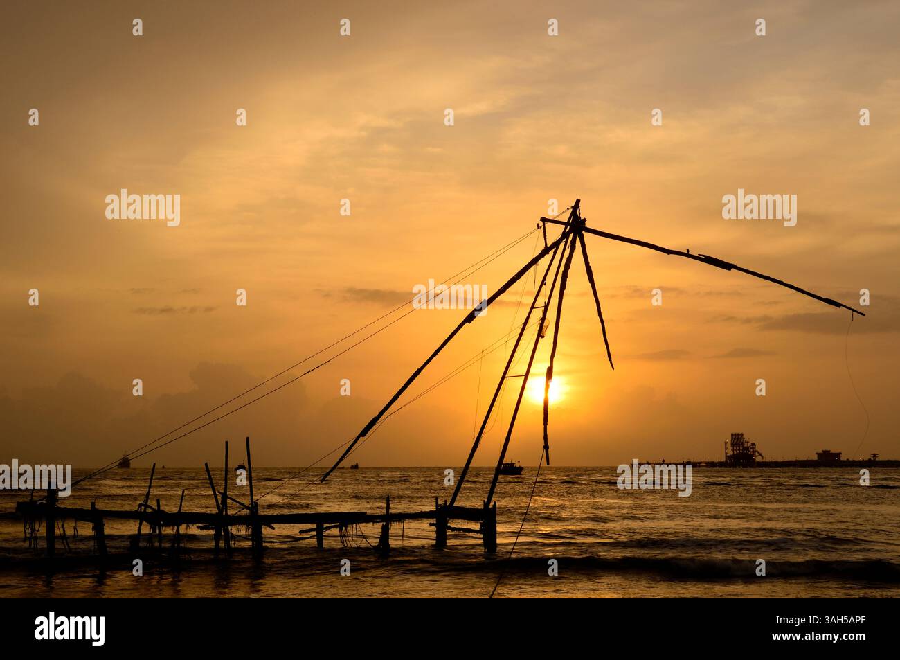Fishing nets, Fort Kochi, Kerala, India Stock Photo - Alamy