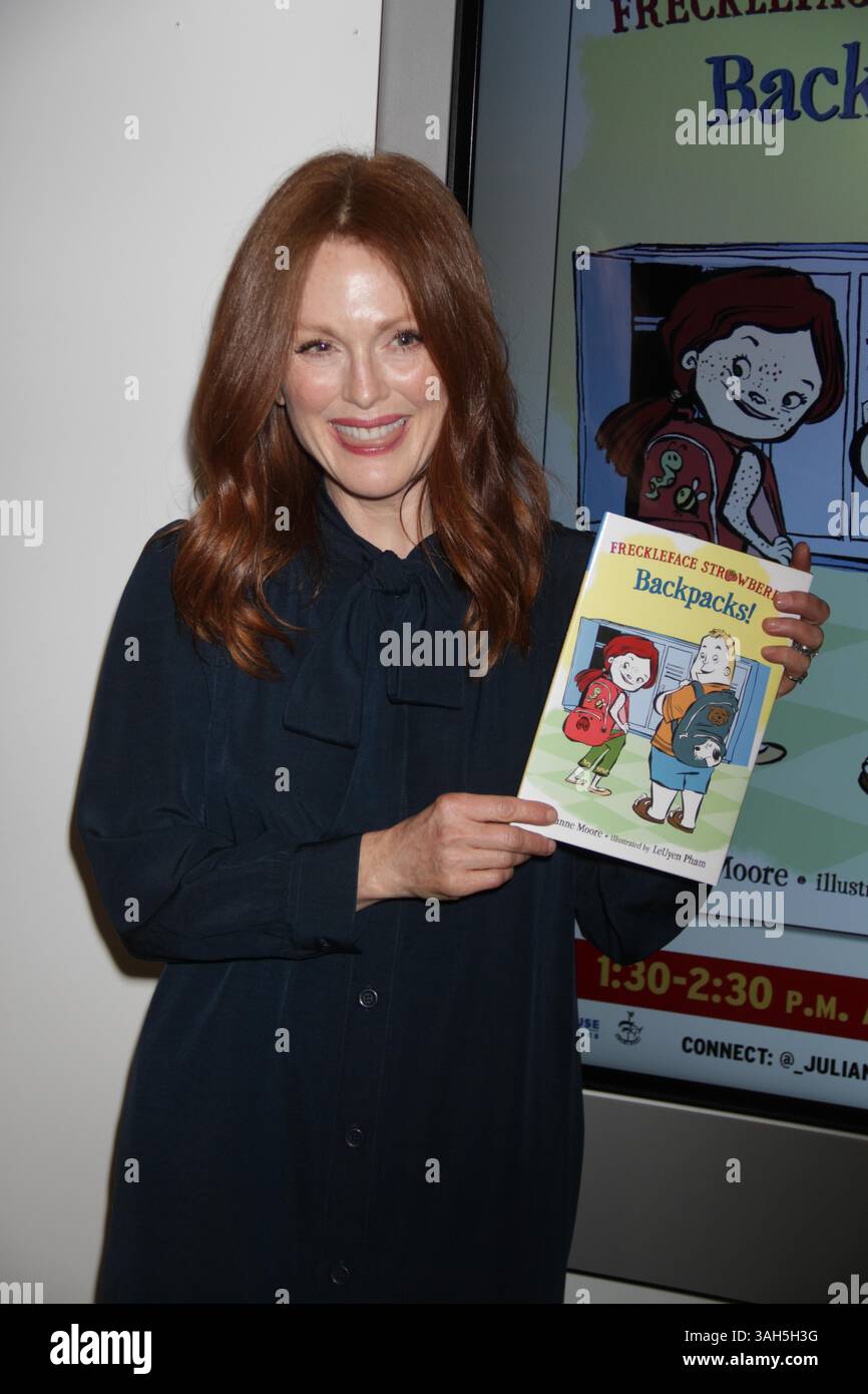 May 28, 2015 - New York, New York, U.S. - JULIANNE MOORE.signing her ...