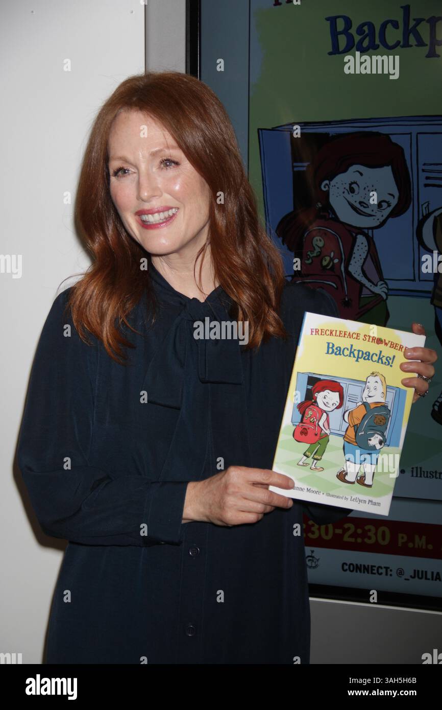 May 28, 2015 - New York, New York, U.S. - JULIANNE MOORE.signing her ...