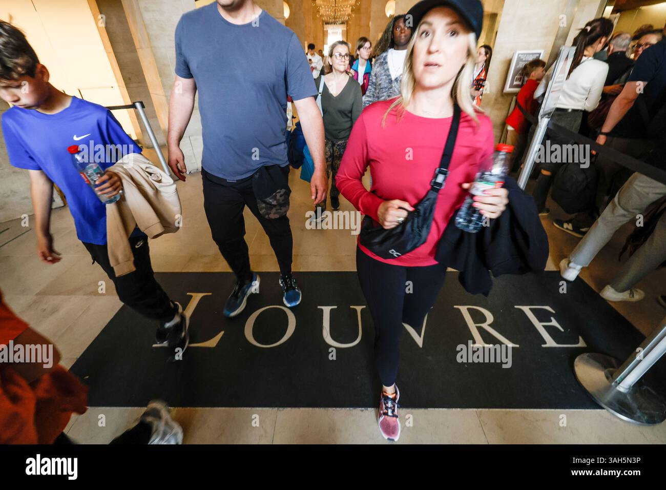 Louvre museum sign hi-res stock photography and images - Alamy