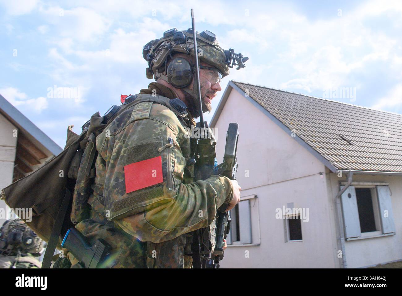 Gardelegen, Germany. 09th Apr, 2025. A German soldier marked in red ...