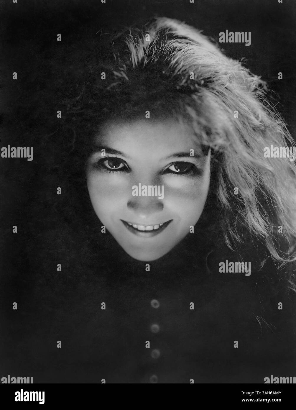 Nov. 5, 2005 - Bessie Love, Smiling Portrait, circa mid-1910's (Credit ...